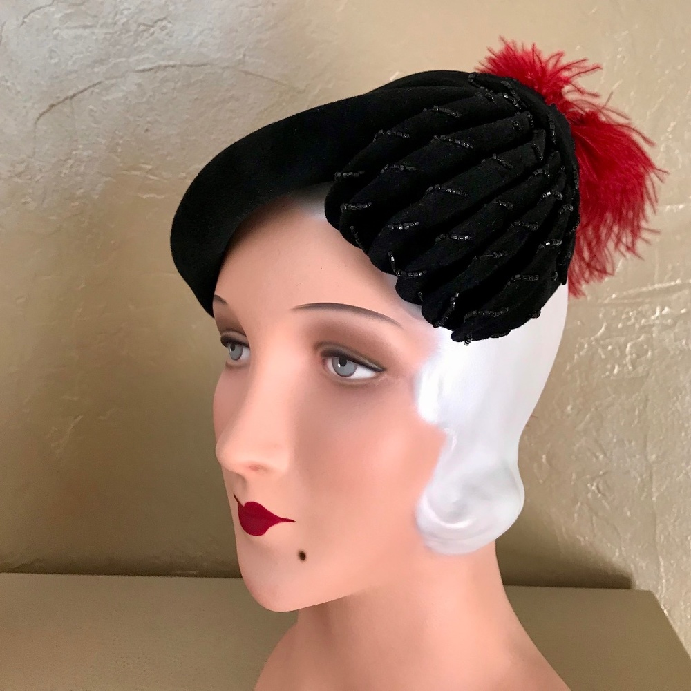 Smart 1940s Black Velour Asymmetrical Hat With Felt &… - Gem